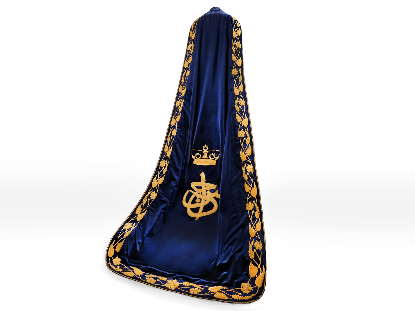 Royal Robes – Ede & Ravenscroft